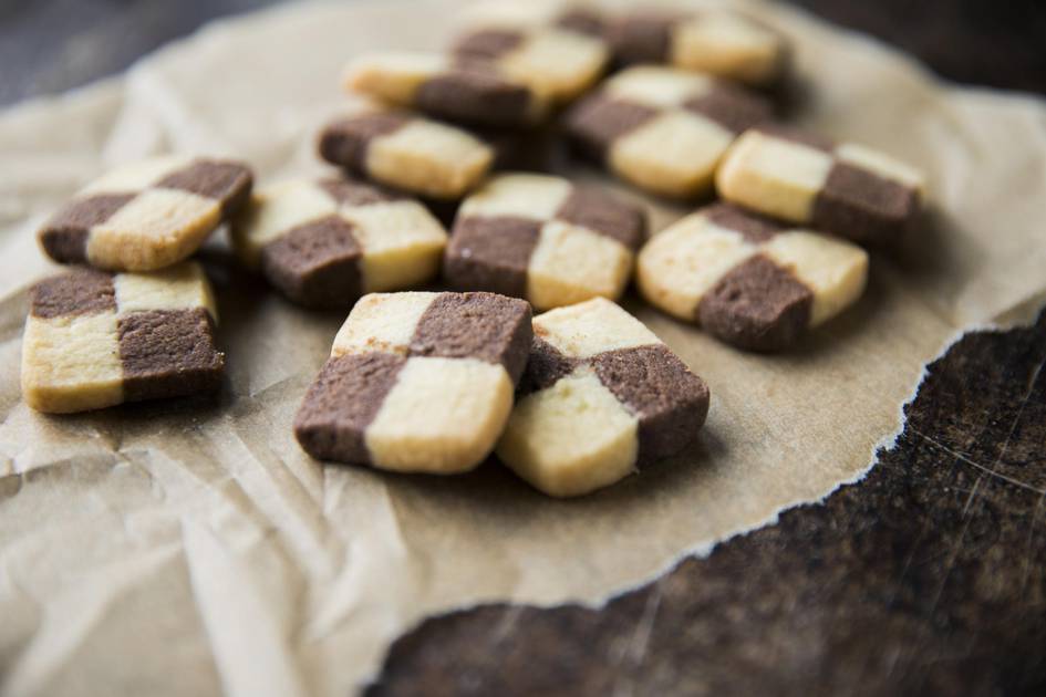 Follow the recipe for Chessboard cookies ('Schackrutor') | Visit Sweden